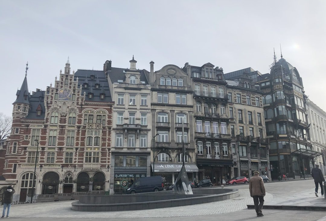 Le Quartier Du Sablon : Paradis Des Antiquaires Et Des Chocolats
